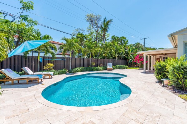 Palm Beach Retreat W/ Pool + Outdoor Dining & Bbq - Lake Worth, FL