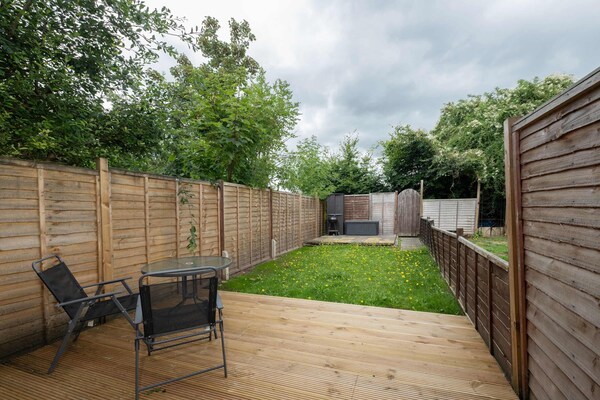 Comfortable 2 Bedroom Home With Parking In Taunton - Taunton