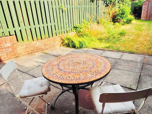 Convenient 2 Bedroom Home With Parking In Taunton - Taunton