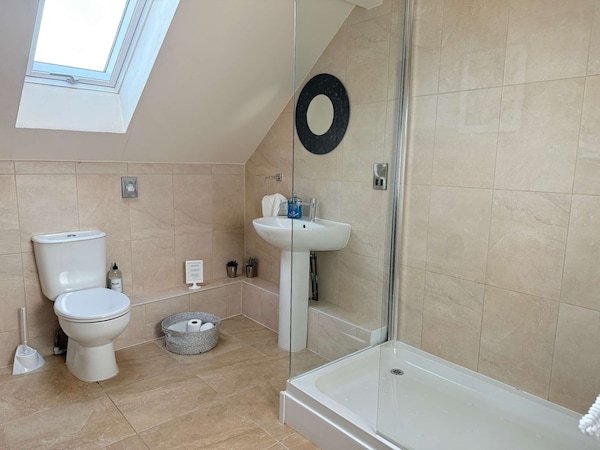 Dog-friendly Stone Cottage With Hot Tub For Eight People - Staffordshire
