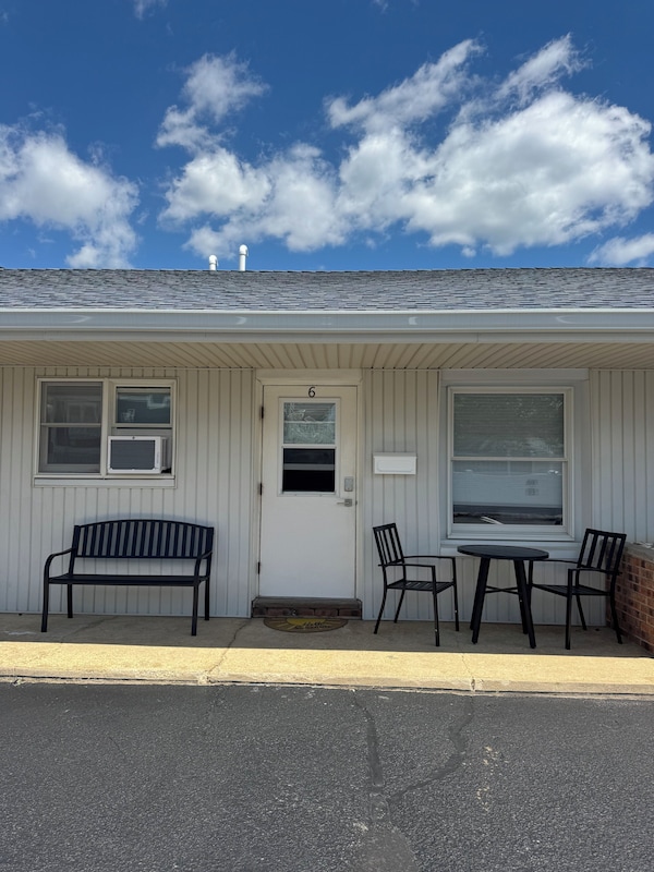 Charming 2br 1ba Beach Condo With Parking Spot - Point Pleasant, NJ