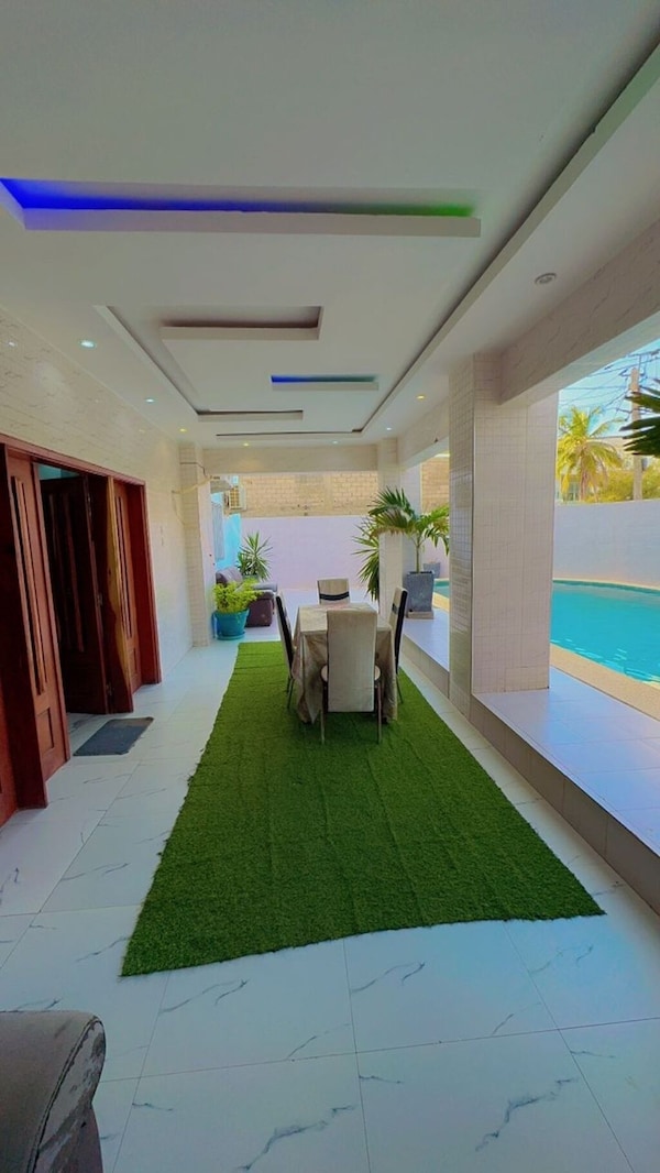 Luxury Villa With Pool, Dakar Sea View - 다카르