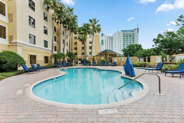 Hotel Room Next To Universal At Stay Sky Suites - Camping World Stadium - Orlando