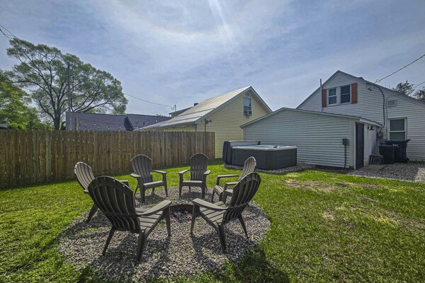 Cozy Cottage  Walk To Beach, Brewery & More | Near Torch Lake & Shanty Creek - Torch Lake, MI