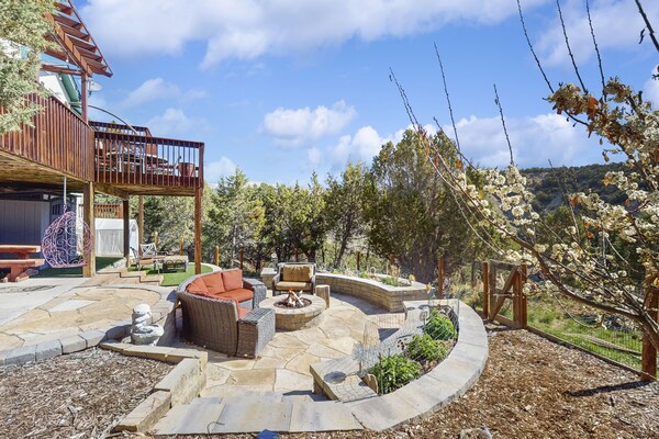 Spacious Apartment W/ Kitchen, Wifi, Great Location & Beautiful Backyard - Eagle, CO