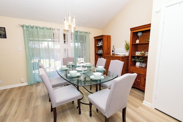 3 Miles To Seaworld In San Antonio With Wifi, Game Room - San Antonio, TX
