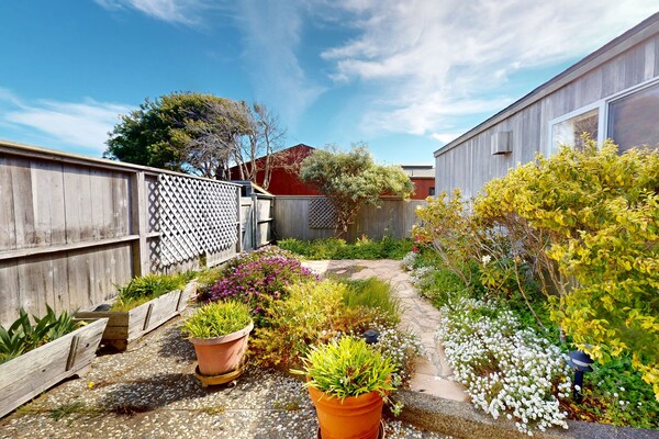 Meadow Home With Sunroom, Ocean View, Shared Pools & Tennis Courts - Dogs Ok - Gualala, CA