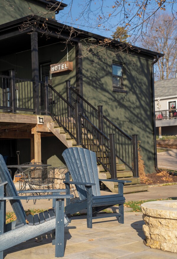 Stay Where History Has A Heartbeat - Mike Wolfe's Two Lanes Guesthouse - Iowa