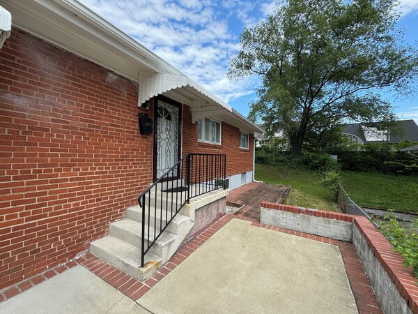Spacious 8-bedroom Entire House In Alexandria - Washington, DC