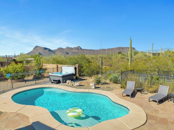 Your Vaction Awaits! Luxury Home - Majestic Views, Pool, Hot Tub, Summer Sale - Marana, AZ