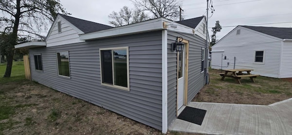 The Lodge At Tiny Excursion Cabins - Jackson Lake, Roscommon Township