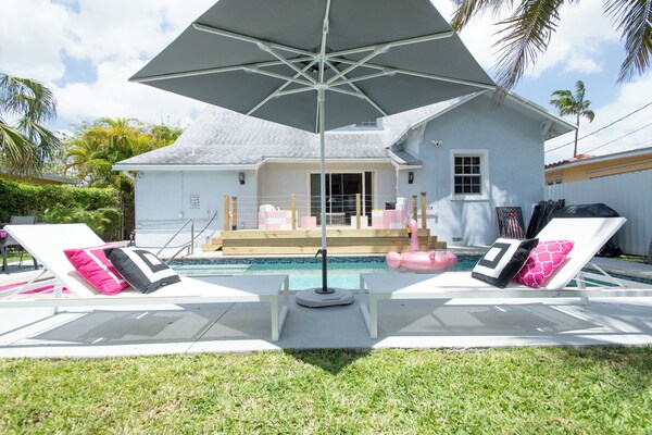 Prime Location + Pool + Sleeps 10 --> Luxe Miami Oasis Home - Miami, FL