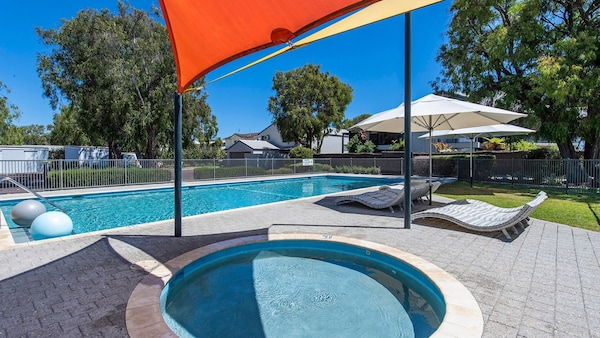 Absolute Beachfront Villa  Best Views In Cape View Resort - Busselton