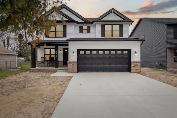 3mins Dt Game Room Fire Pit+bbq - Westland, MI