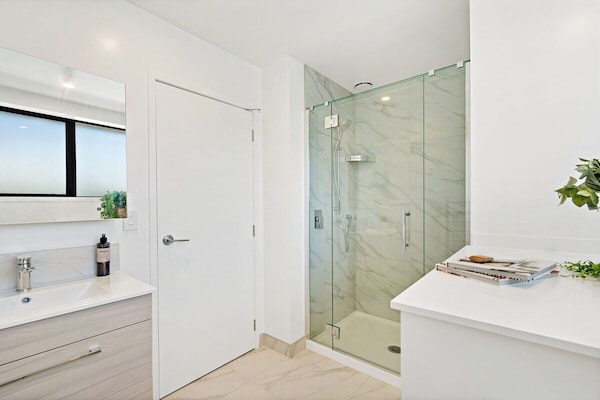 New Stunning Townhouse Henderson - Auckland