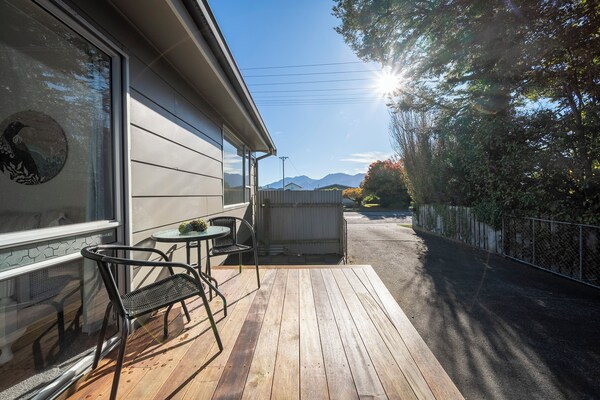 Relaxing Kiwi Bach - Te Anau Holiday Home - Te Anau