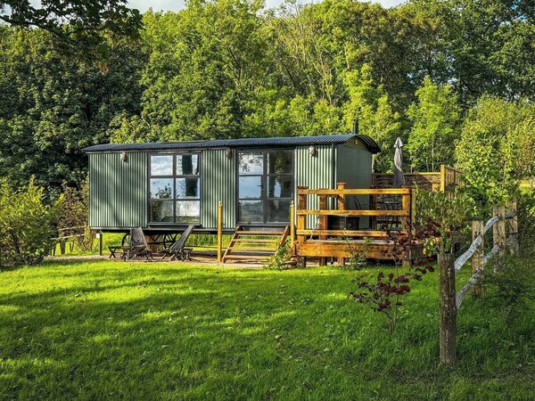 The Holt, A Stunning Cumbrian Shepherds Hut - Kirkby Lonsdale