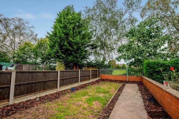 Lower Chestnut House, 2 Bedroom, Central Worcester - Worcester, UK