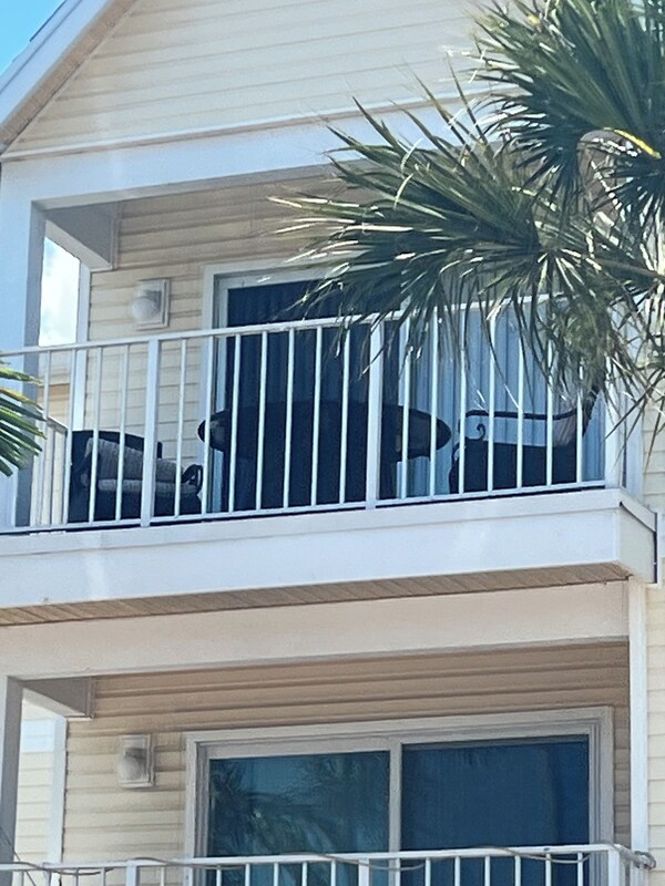 Charming 2 Bedroom Beachclub Condo In Indialantic. Includes Washer/dryer In Unit - Melbourne Beach, FL