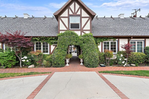 Newly Renovated Boutique Hotel In Heart Of Solvang, California - Dog Friendly - Los Olivos, CA