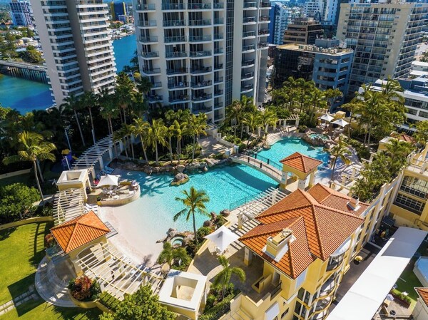Zenith Shore Resort Living Above Surfers Paradise - Surfers Paradise