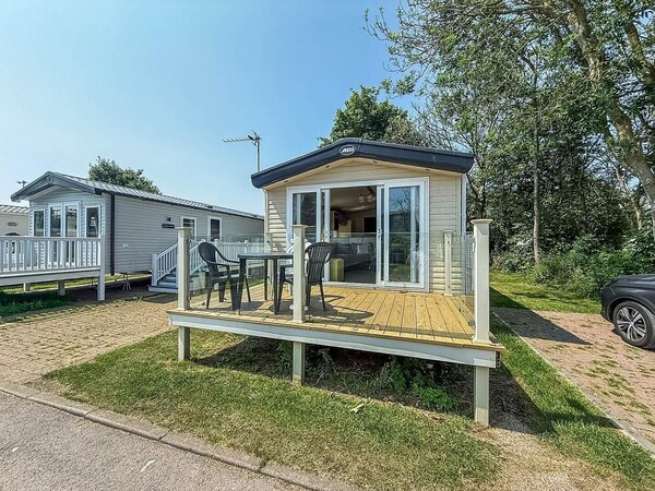 Lovely 8 Berth Caravan For Hire On Skipsea Sands Park In Yorkshire Ref 41197wf - Yorkshire