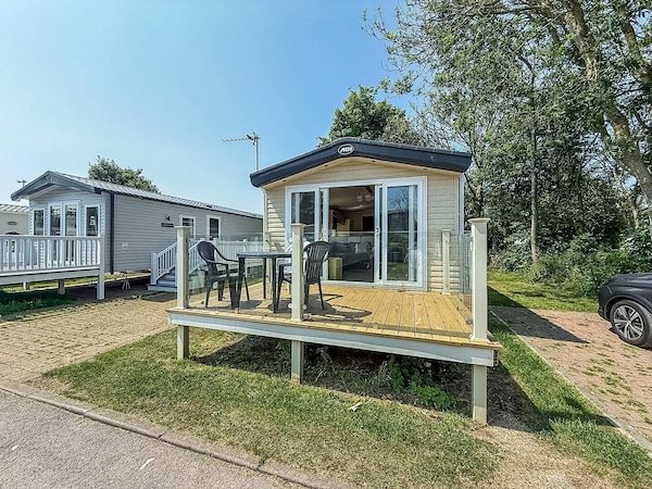 Lovely 8 Berth Caravan For Hire On Skipsea Sands Park In Yorkshire Ref 41197wf - Yorkshire
