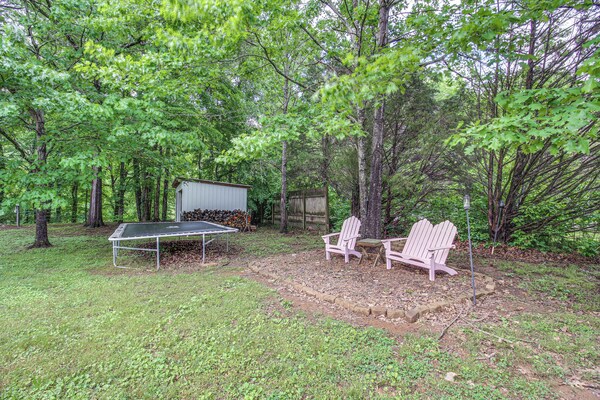 Great For Groups: Creekside Cabin In Loretto - David Crockett State Park, Lawrenceburg