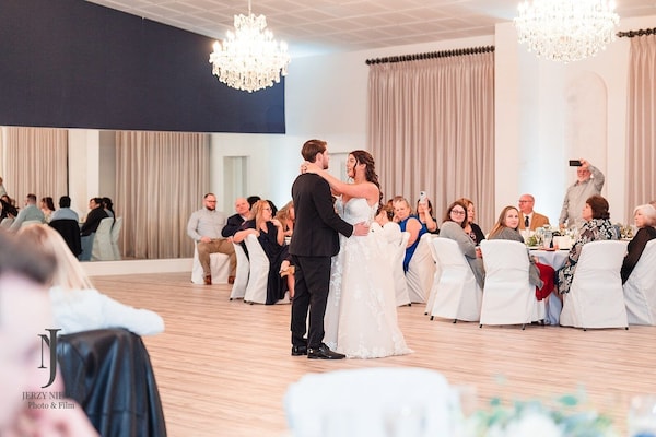 Ballroom On The Lake Is A Lakeside Venue, Perfect For Ceremonies And Receptions - Little Big Econ State Forest, Geneva