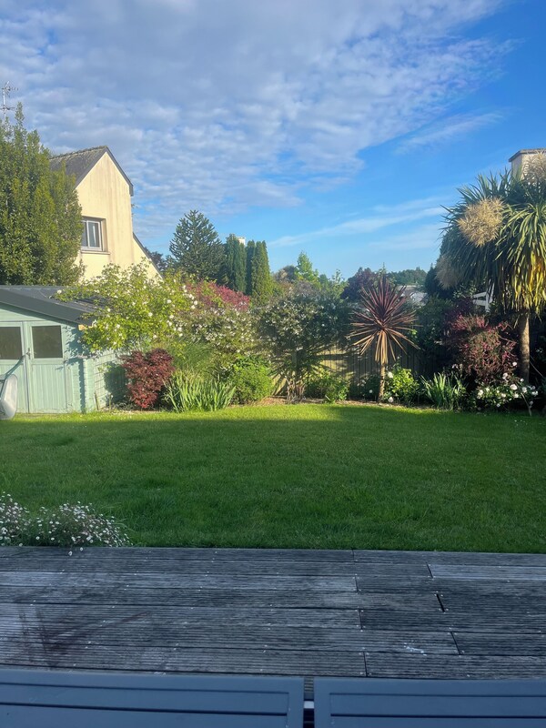 Townhouse With Garden 7 Minutes From Les Halles And 10 Minutes From The Beach! - Lorient