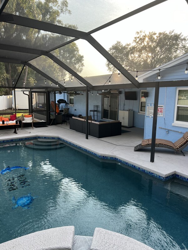 Cozy 1-bedroom Apartment In Charming Tampa With Pool, Wifi, Ac, And Own Entry - Aéroport de Tampa (TPA)