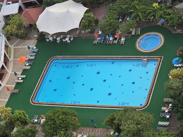 Spacious 4-bedroom Apartment With Wifi, Ac In Fantastic Luxury - Phuket