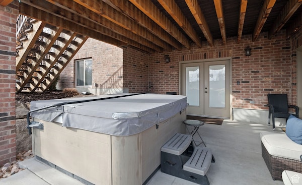 Spacious 2br Basement Suite W/hot Tub, Theater, Full Kitchen. Near Uvu/byu - Provo, UT