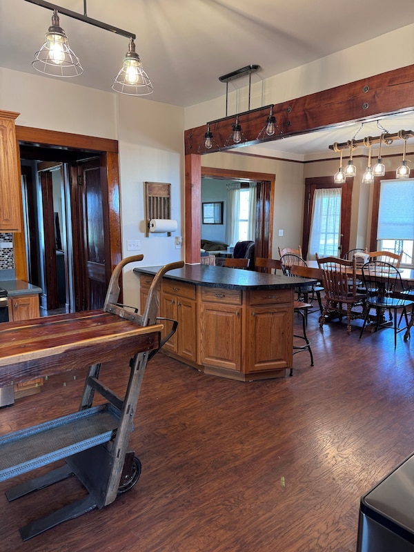 Spacious 5-bedroom 2-bath Farmhouse In Peaceful Farmland Near Princeton Illinois - Ohio, IL