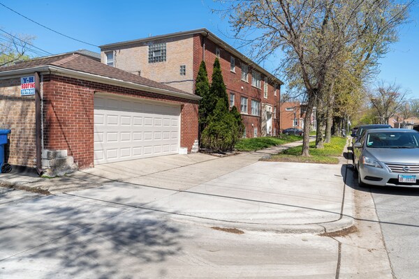 "Modern Comfort, Urban Charm" - Illinois