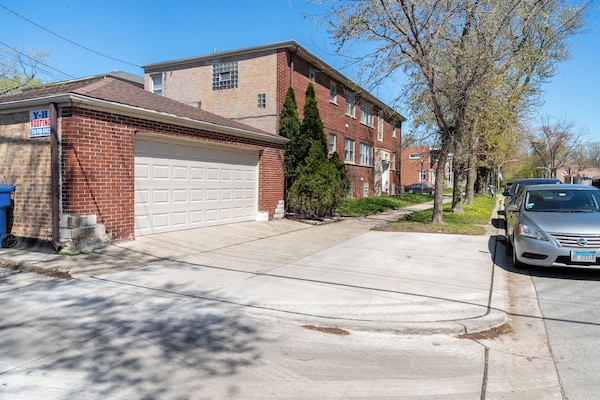 "Modern Comfort, Urban Charm" - Evanston, IL