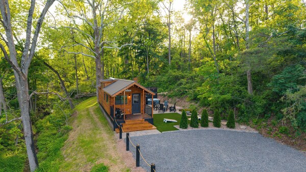 Twilight Escape\ntiny Home In Herndon Pa - Pillow, PA