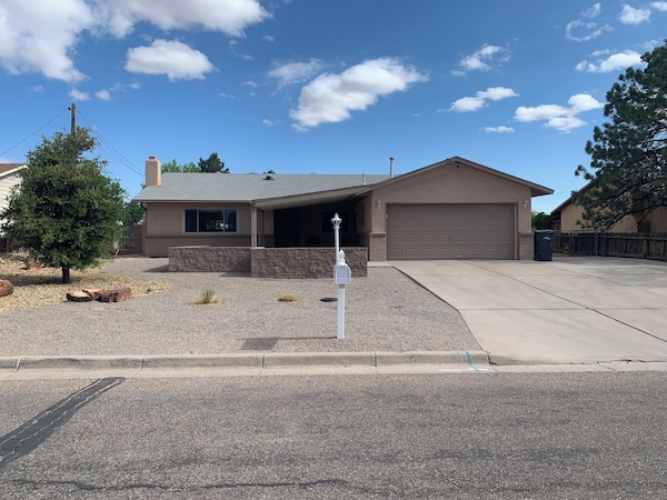 El Nido Del Sol Great Location 4 Bdrms Close To Intel Rust Medical Balloon Park - Corrales, NM