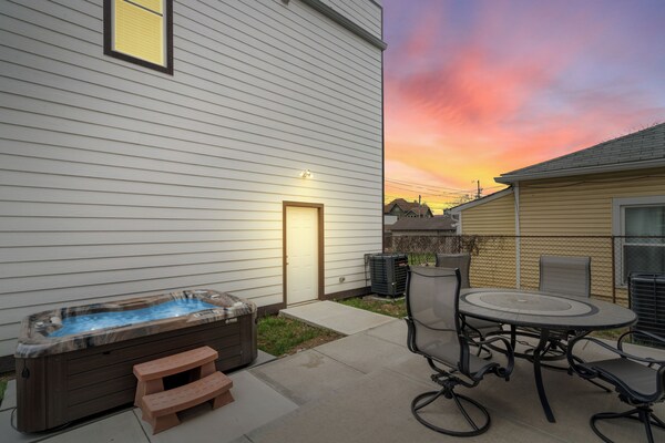 Luxury 6br/6ba Indy Home W/ Rooftop Views Of Lucas Oil, Arcade, Office & Hot Tub - Indiana (State)
