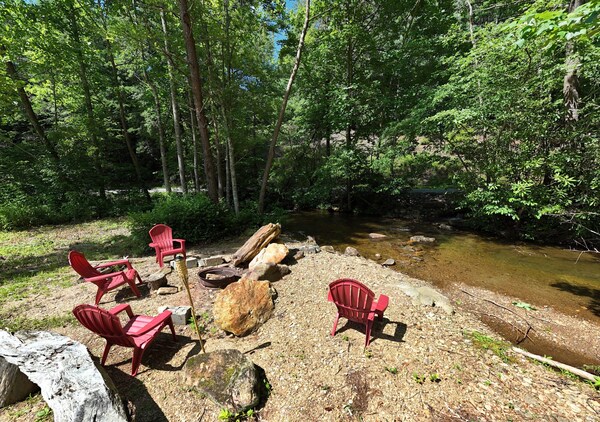 Berrey Patch-creek Front-firepit- Pet Friendly - Young Harris, GA