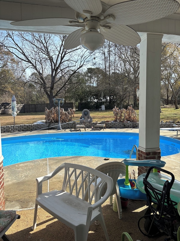 Large 5 Bedroom Home In Oak Grove With Heated Pool And Close To Ballpark. - Hattiesburg, MS