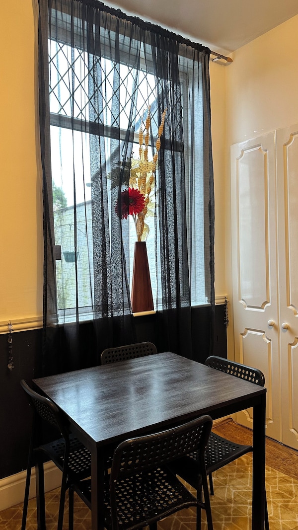 2 Bedroom House In Manchester - Bury