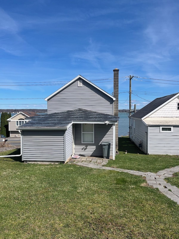 This Quaint Home Overlooking Cayuga Lake Is The Perfect Finger Lakes Getaway! - Seneca Falls, NY