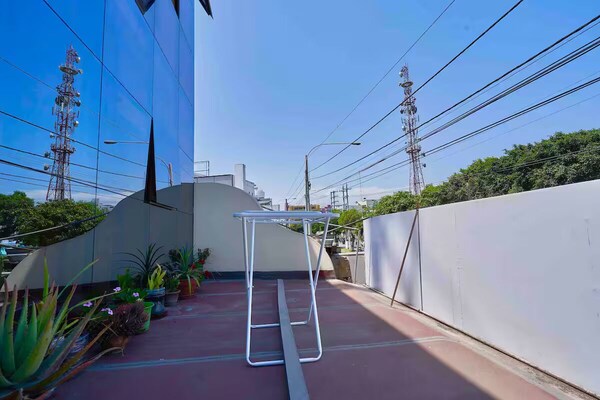 Amplio Y En Céntrica Urbanización, Segundo Piso - Laredo