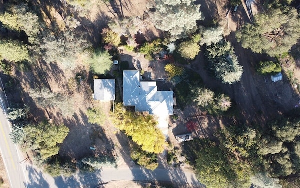 Remodeled 2-bedroom House Close To Bass Lake And Yosemite - Oakhurst, CA