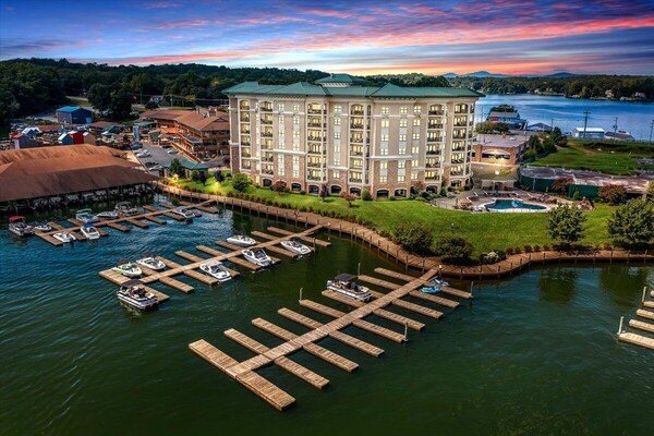 Lake Stardust - Condo With Pool ! Pet Friendly - Smith Mountain Lake, VA