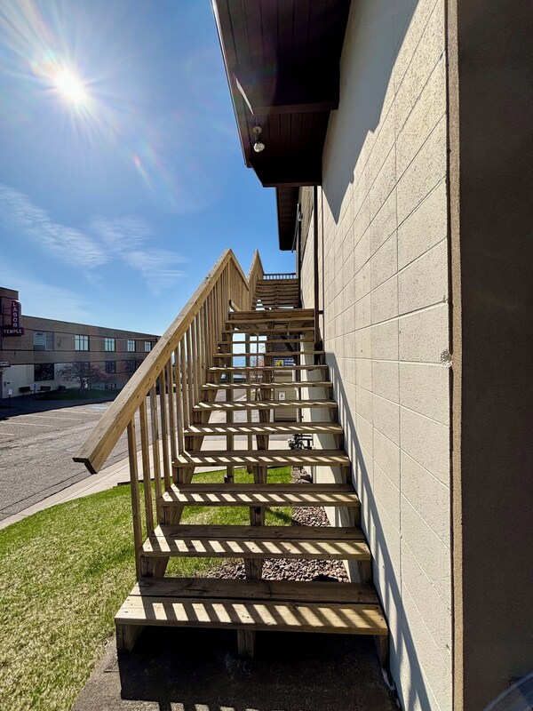 Convenient To The North Shore Walk To Lake Superior, Centrally Located 2 Bedroom - Duluth, MN