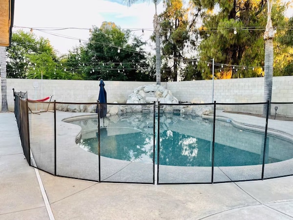 Spacious 3-bedroom House With Pool In A Peaceful Area In Bakersfield. - Bakersfield, CA