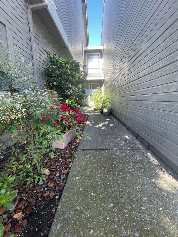 Charming 3-bedroom Waterfront Oasis With Wifi, Ac In Superb Pittsburg California - Pittsburg, CA