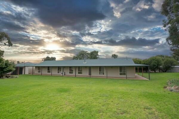 Modern Farm Stay | Games Room | Billiards, Table Tennis - Orange